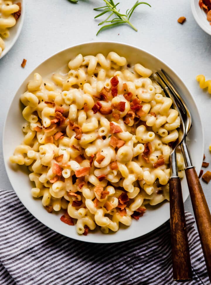 Rosemary Bacon Mac and Cheese - Life As A Strawberry