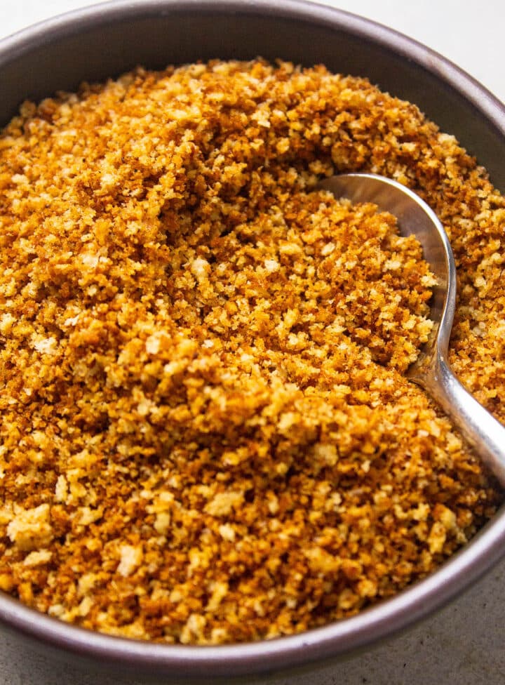 5 Minute Garlic Toasted Breadcrumbs - Life As A Strawberry
